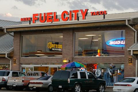 Tacos at Fuel City - Dallas is een restaurant in Dallas - FW