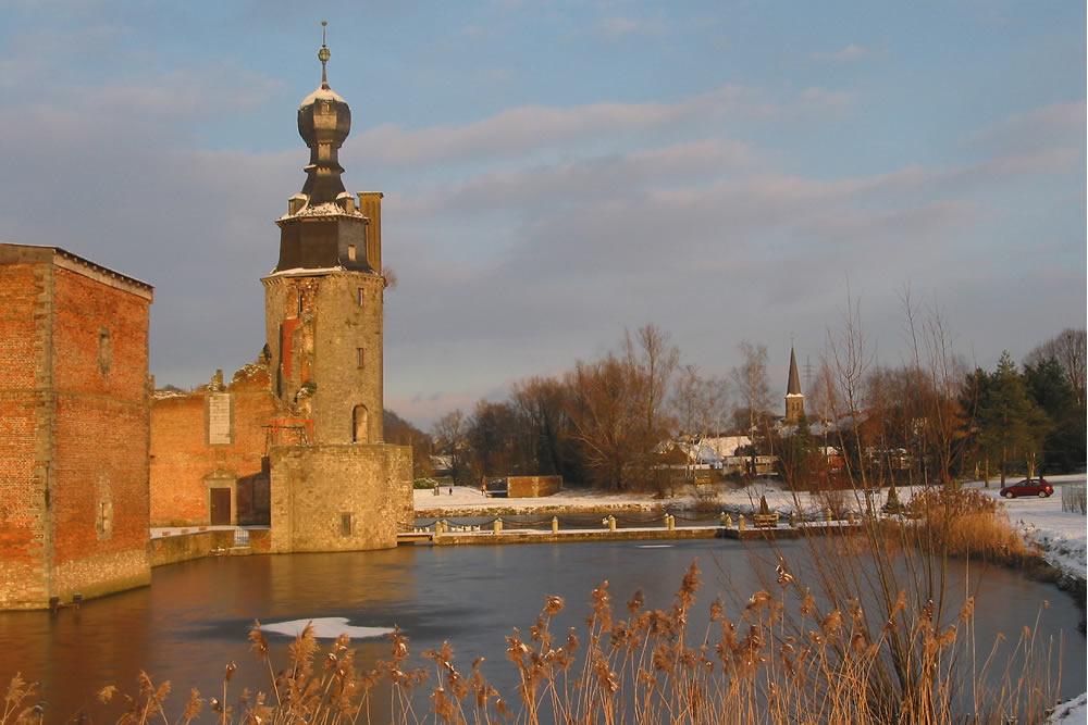 Kasteel van Havré is een bezienswaardigheid buiten de stad Mons
