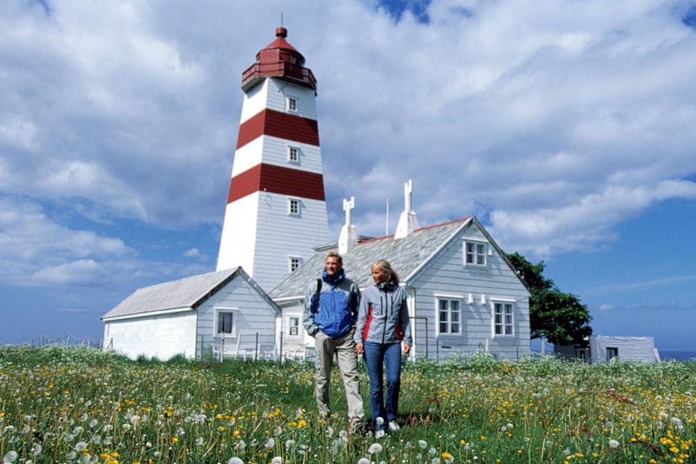 Alnes Fyr is een bezienswaardigheid in Ålesund