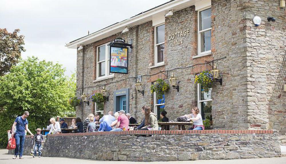 The Cottage is een pub in Bristol