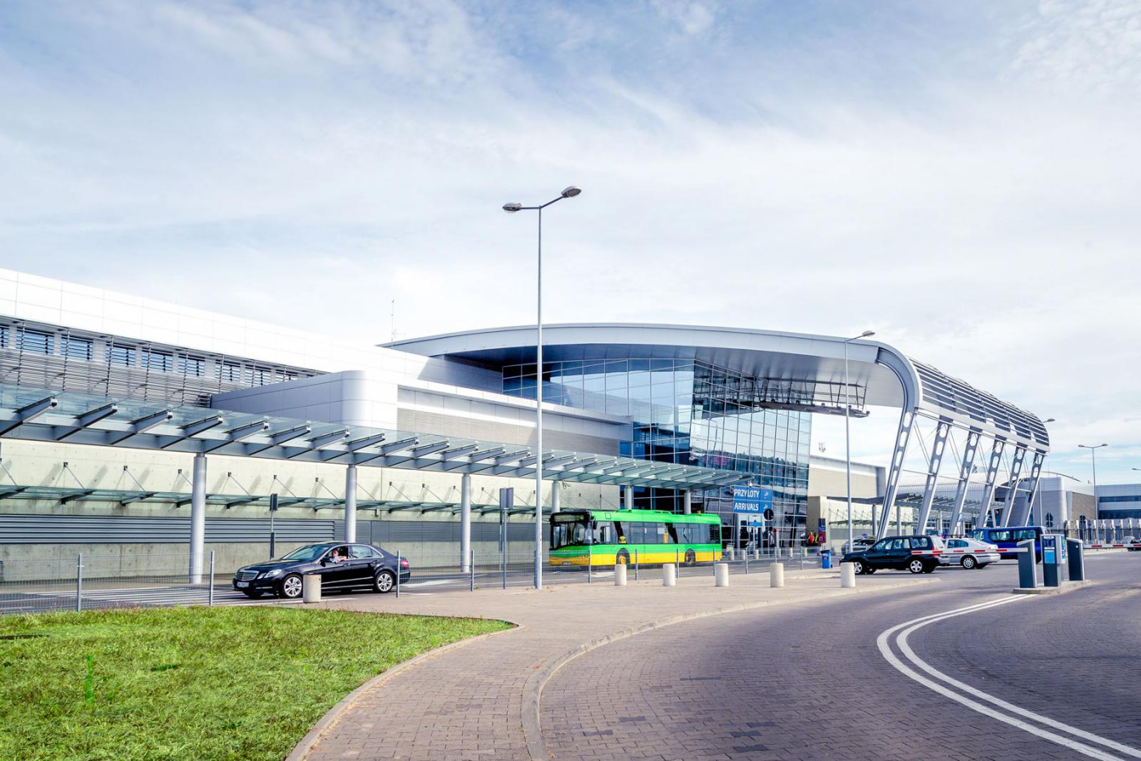 Van en naar Poznań Airport