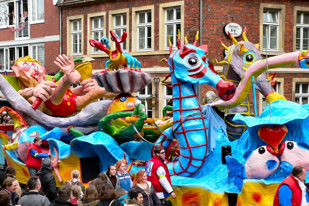 Kleurrijke wagens en fanfares in Münster | CityZapper